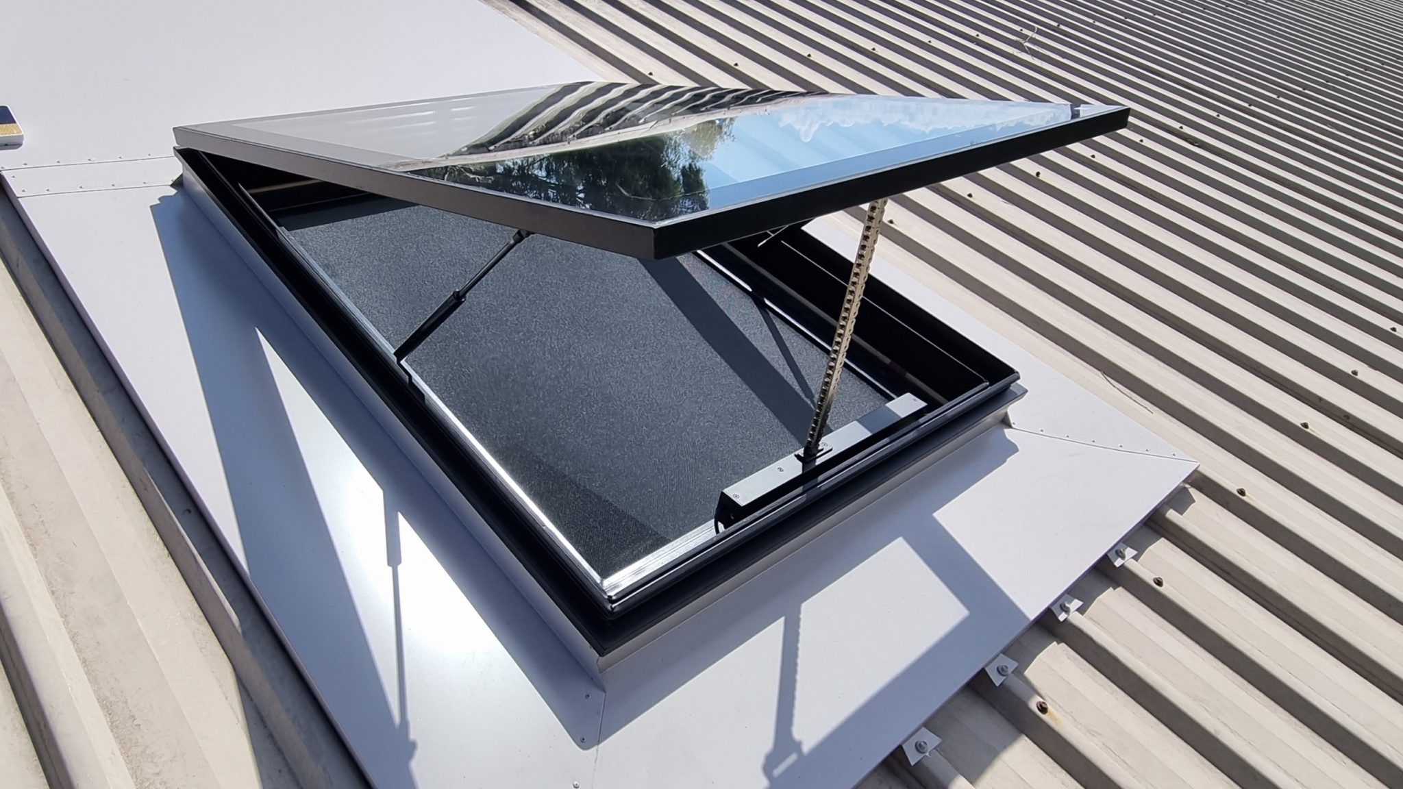 VIVID Electric Opening Skylight 650mm X 900mm - Vivid Skylights